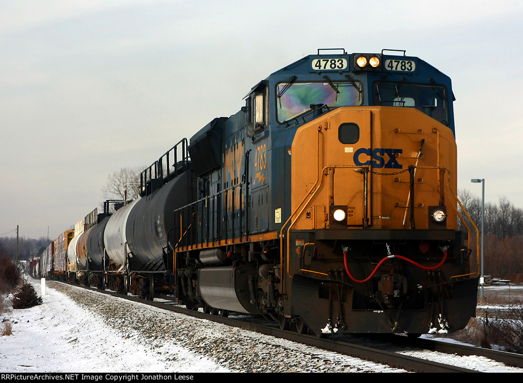 CSX 4783 leads Q326 east solo